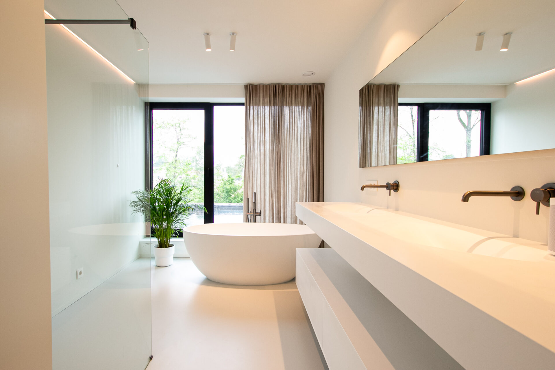 Ontdek de Magie van Op Maat Gemaakte Solid Surface Wastafels! - GF Solids